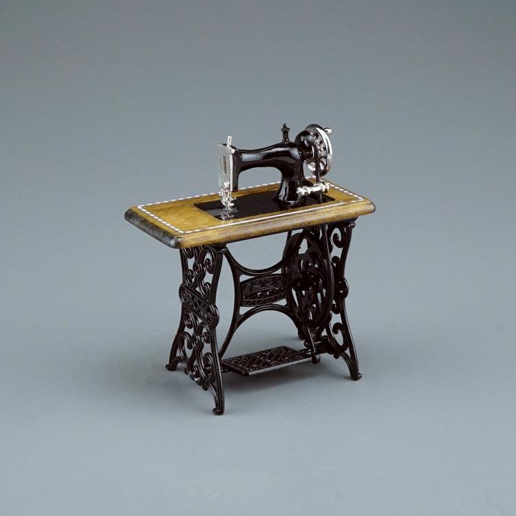 Onlineshop der Reutter Miniaturen GmbH.Sewing Machine - Metal