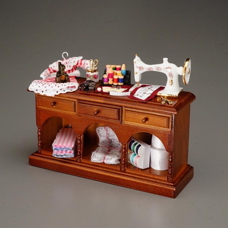 Onlineshop der Reutter Miniaturen GmbH.Sewing Counter decorated