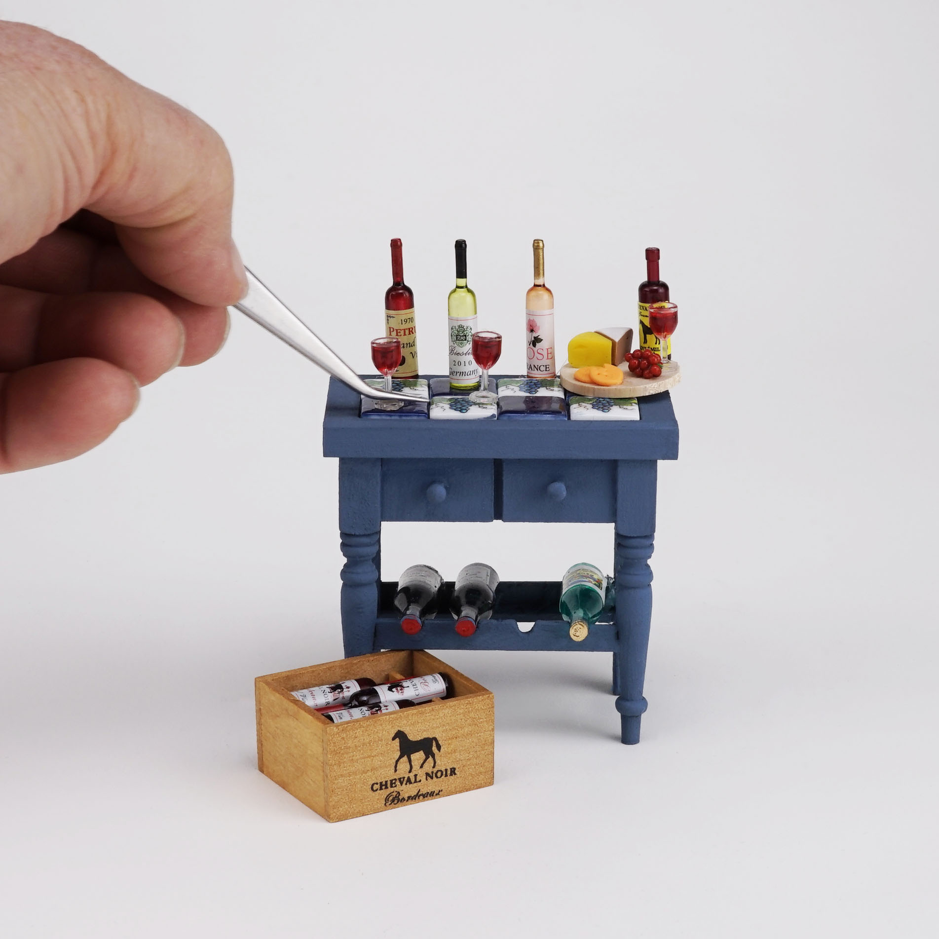 Onlineshop der Reutter Miniaturen GmbH.Blue Kitchen Wine Table with ...